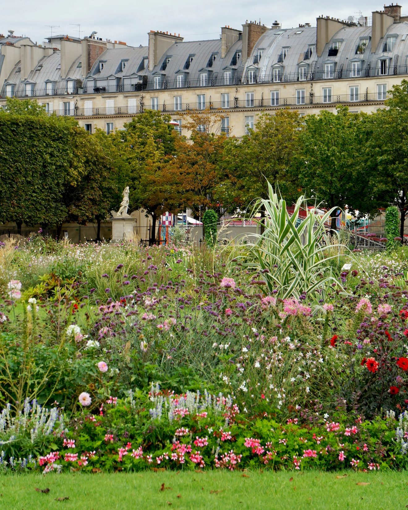A Walk Through the Tuileries Garden in the Summer - Landen Kerr