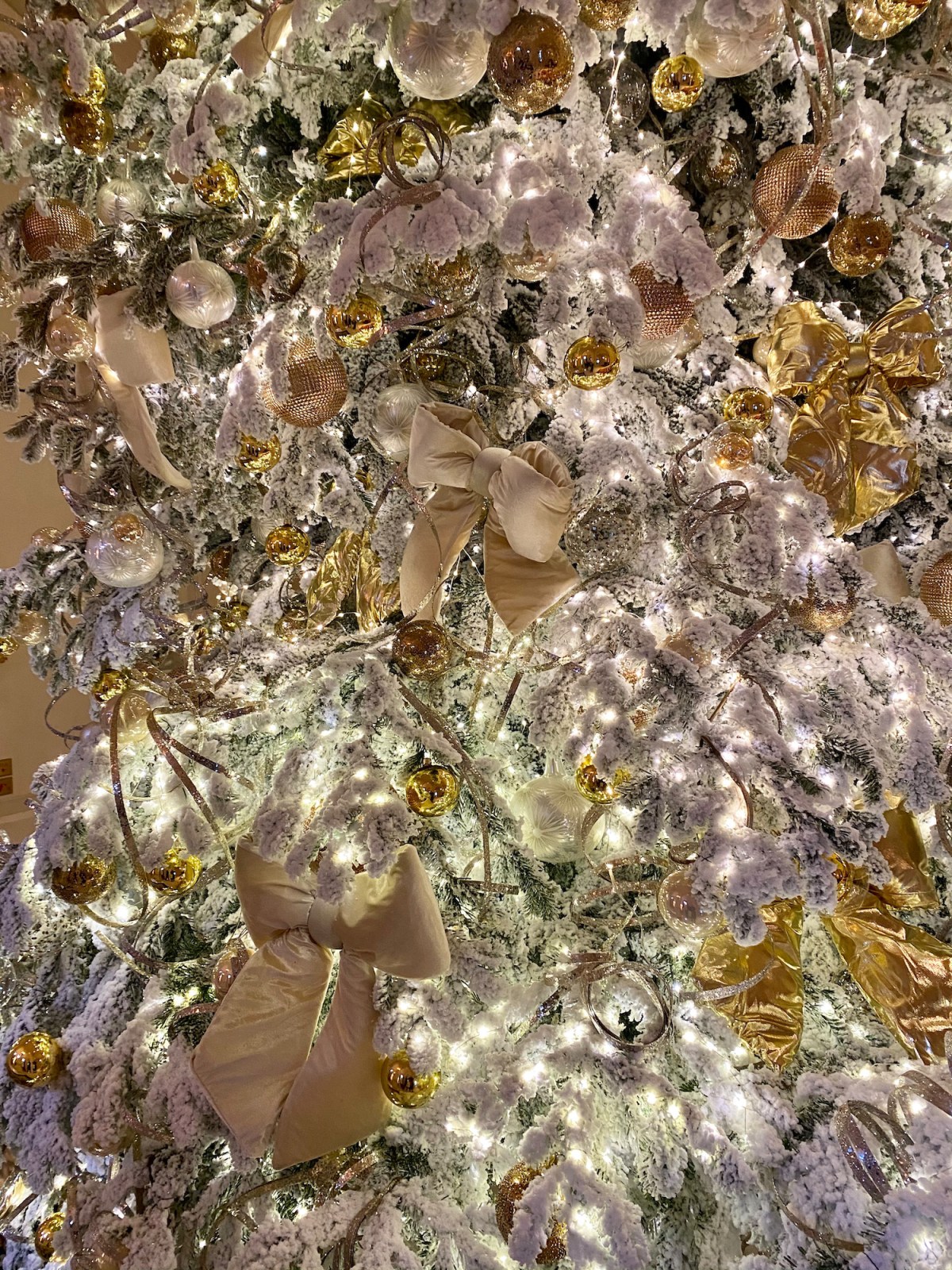 The Ritz Paris Christmas Tree 2020 - Christmas in Paris - Landen Kerr