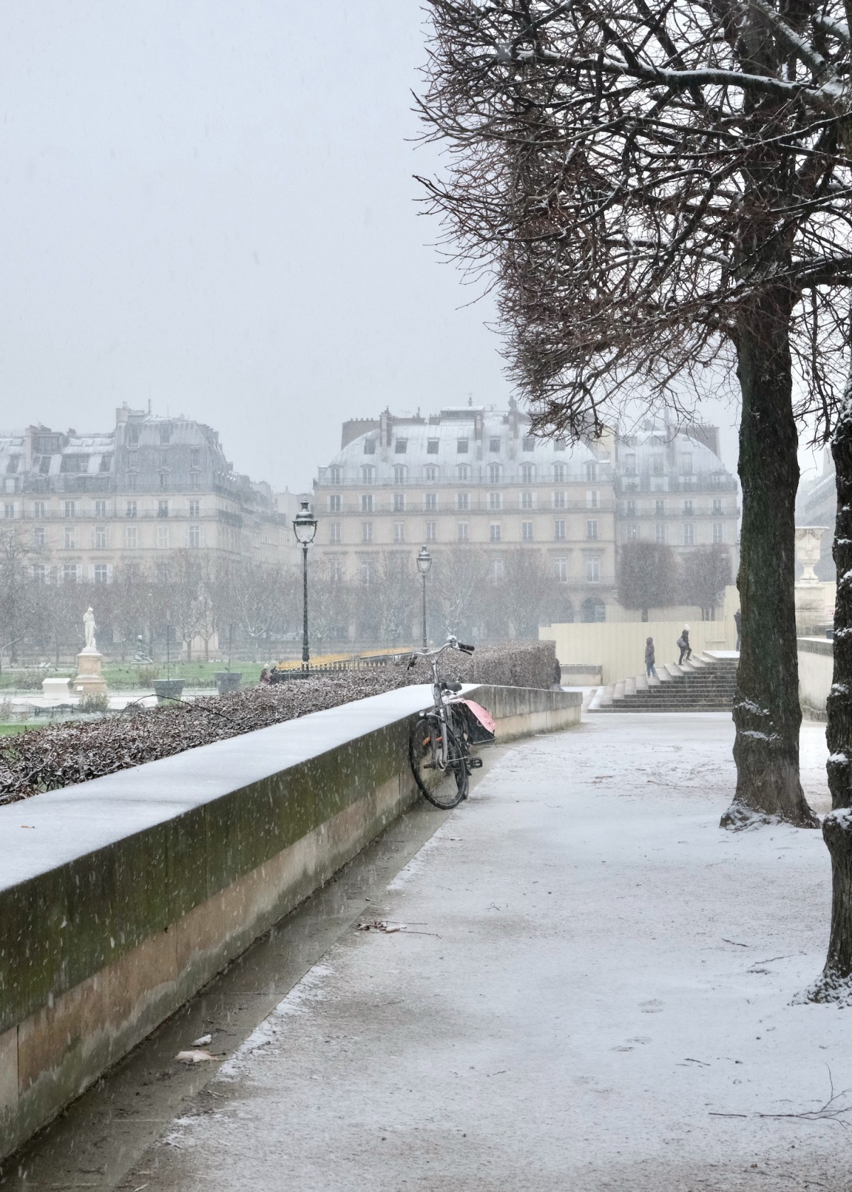 A Walk Through Paris in the Snow - Snow in Paris - Landen Kerr